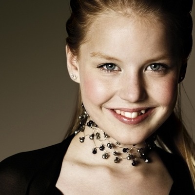 Simone的專輯、歌曲與介紹 - LINE MUSIC